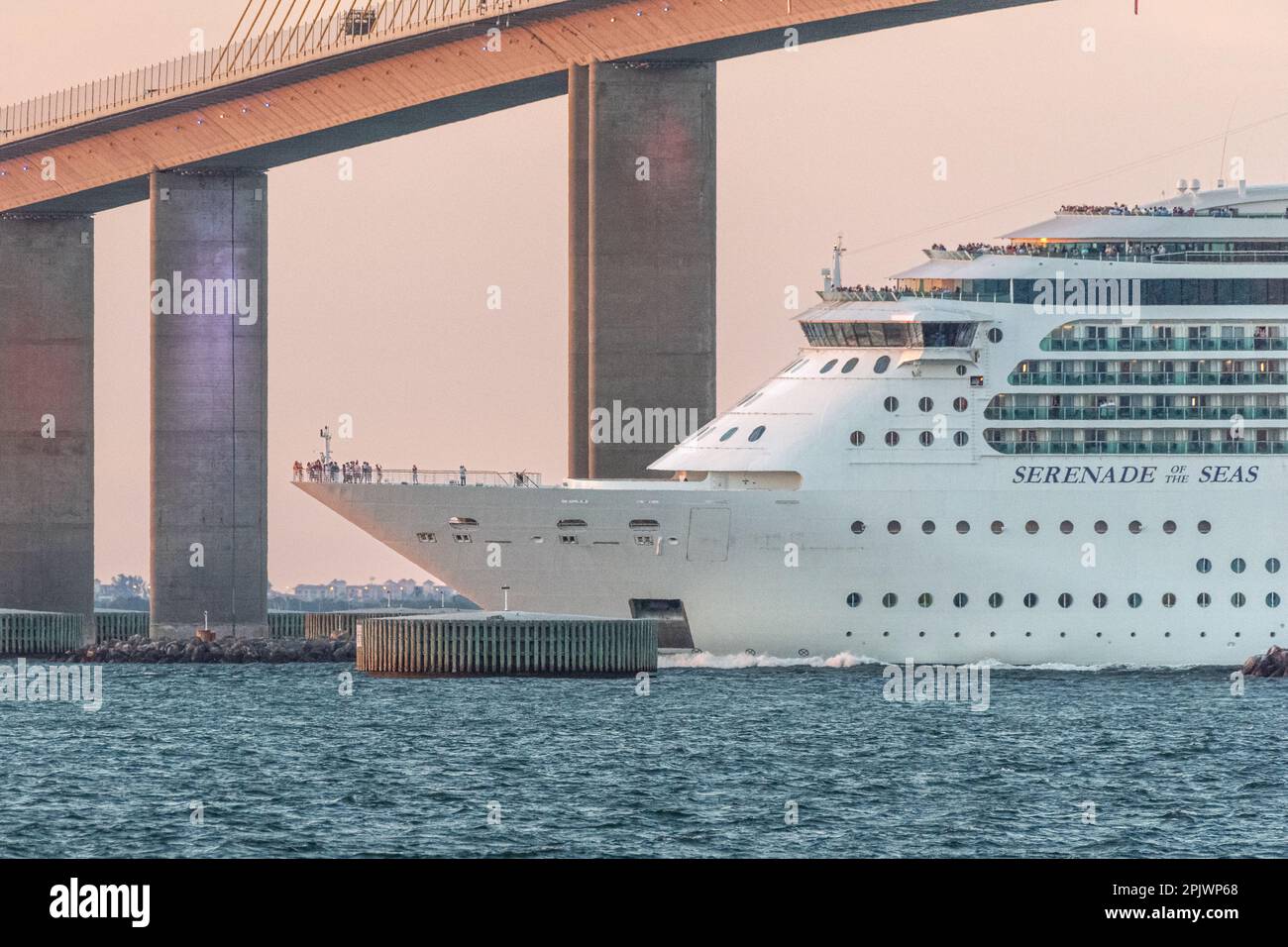 Cruise ship sailing under the bridge Stock Photo - Alamy