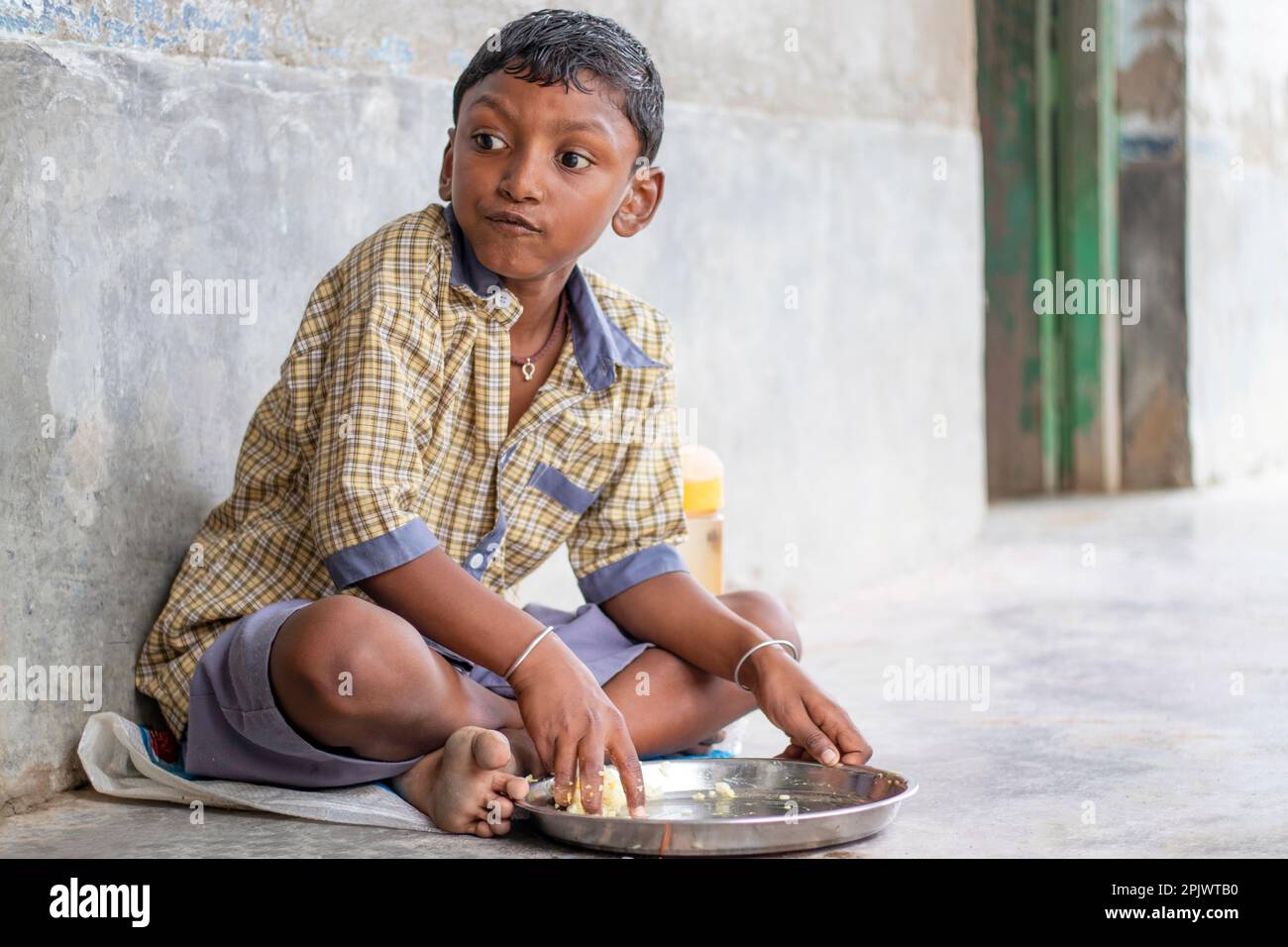 Mid day meal hi-res stock photography and images - Alamy