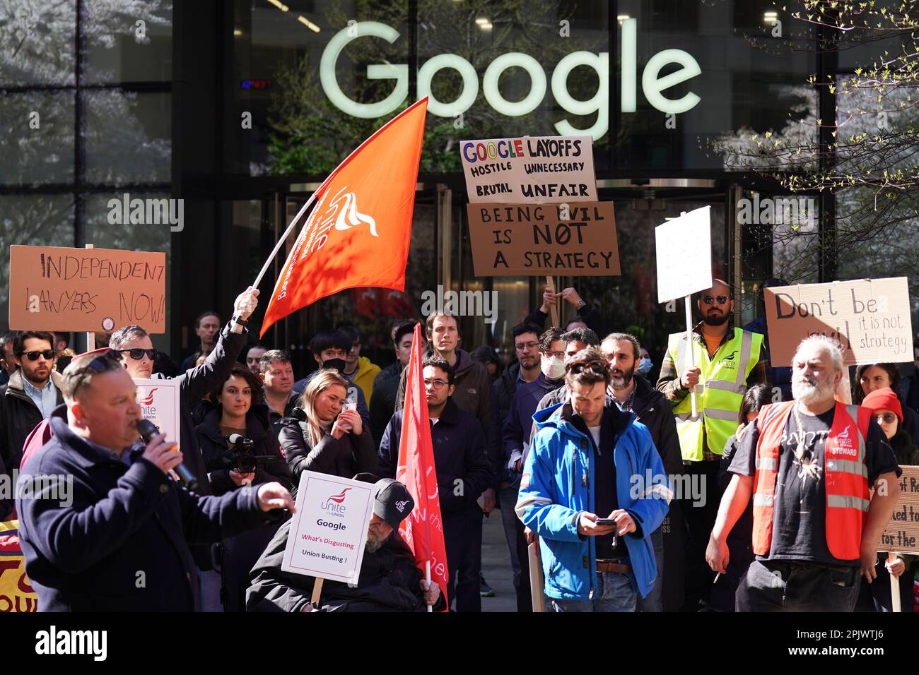 Google union busting hi-res stock photography and images - Alamy