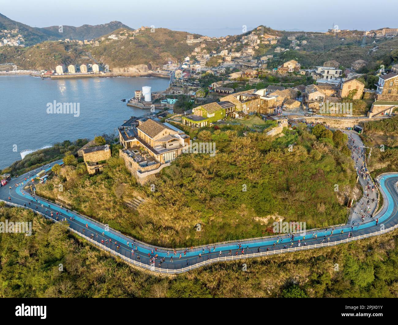 The 2023 Wenling Golden Coast Trail Race kicks off in Wenling City, Taizhou City, east China's ...