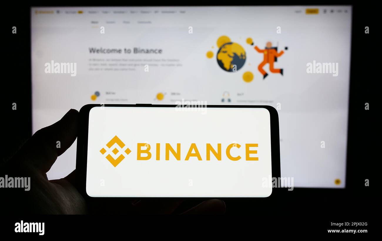 Binance logo hi-res stock photography and images - Alamy