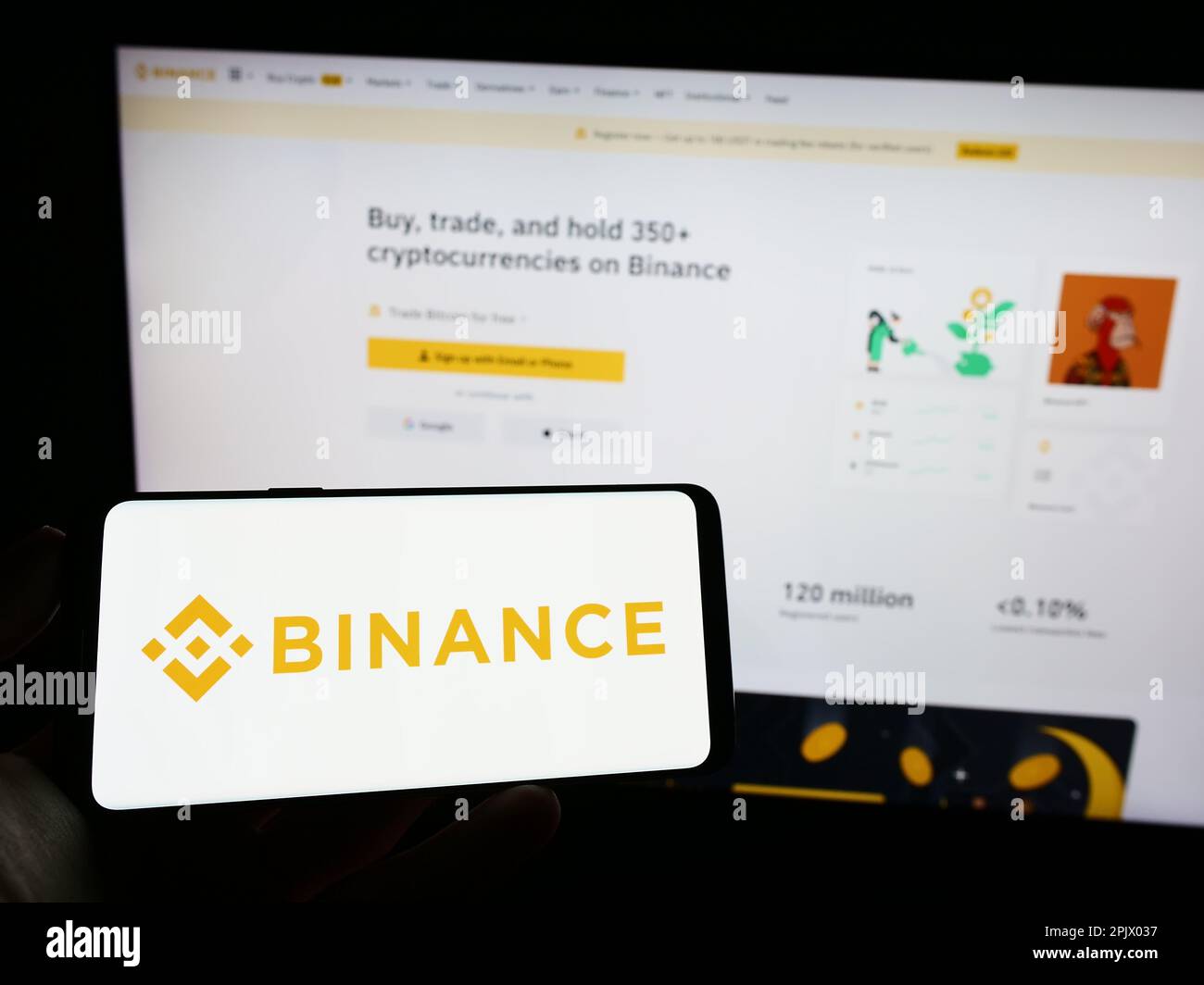 Binance logo hi-res stock photography and images - Alamy