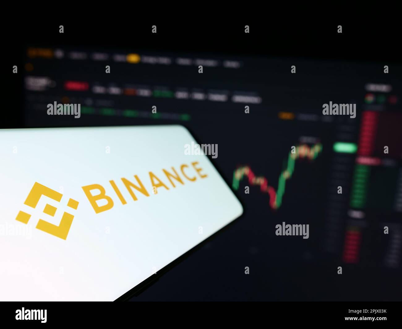 Binance logo hi-res stock photography and images - Alamy