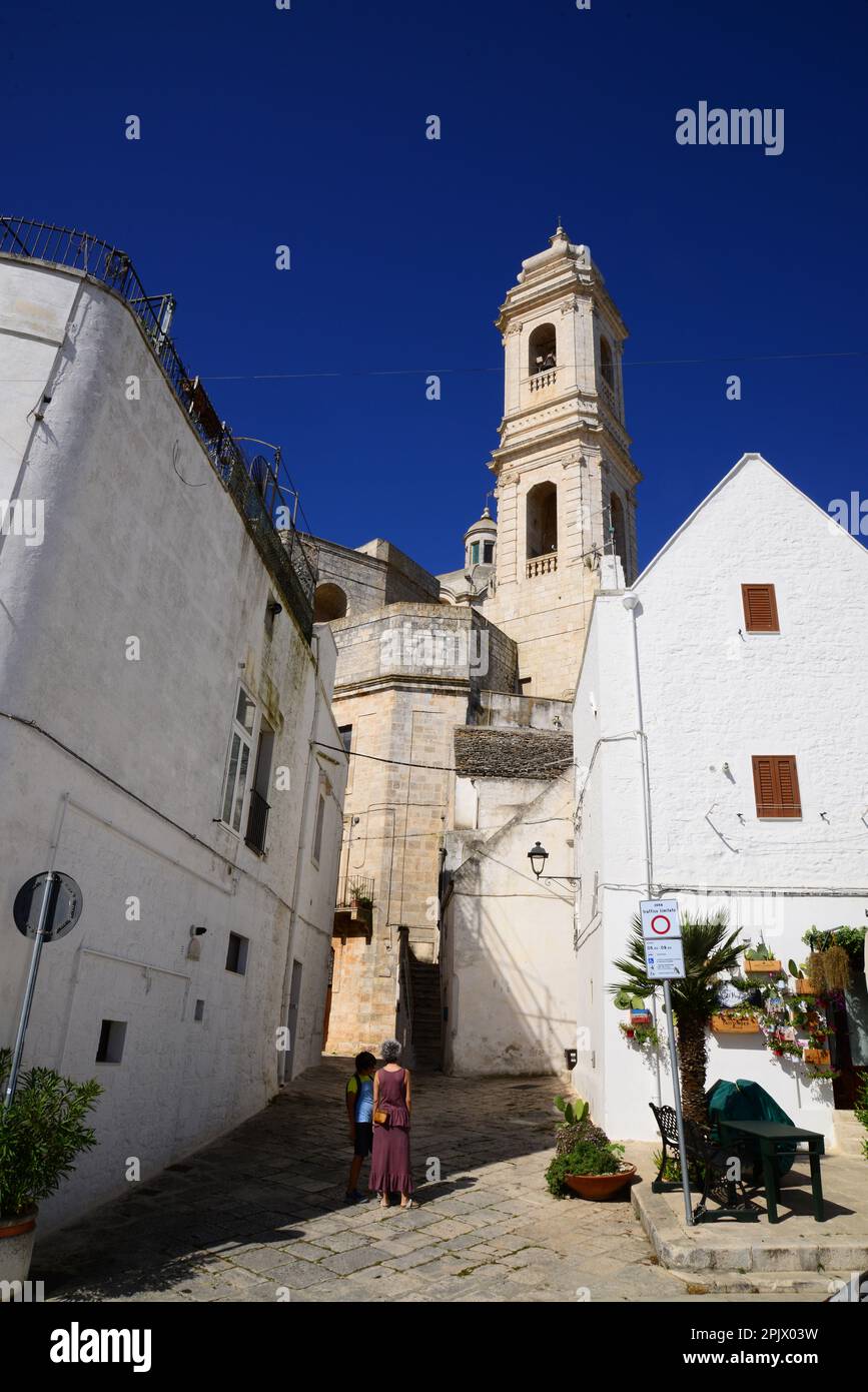 Old Town, Locorotondo is on a 400 meters high hill on the plateau ...