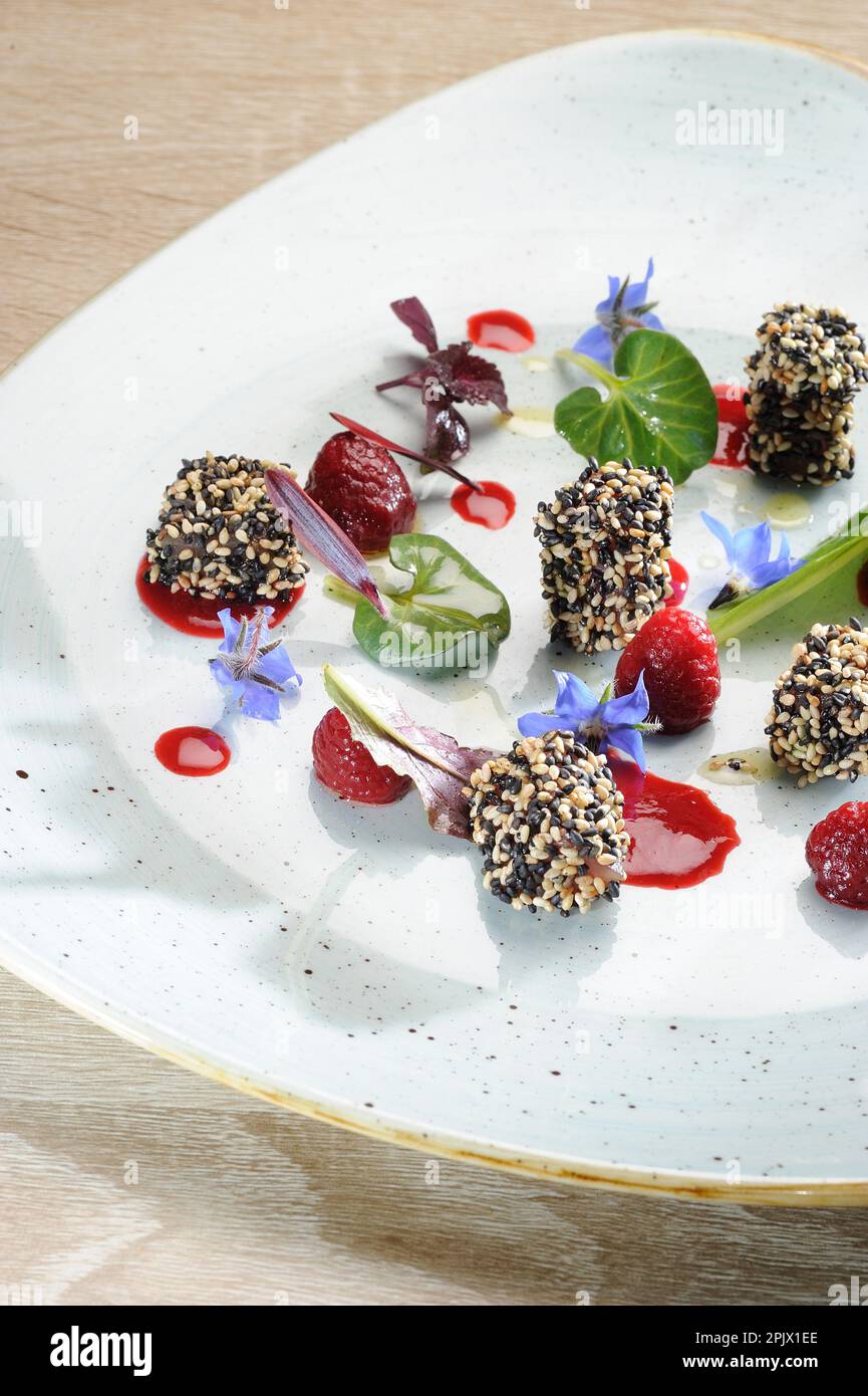Tuna bites in sesame crust with raspberries and their sauce, Bocconcini ...
