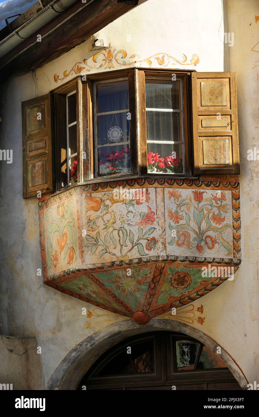 Traditional house in the village of Guarda, Engadin, Switzerland Stock ...