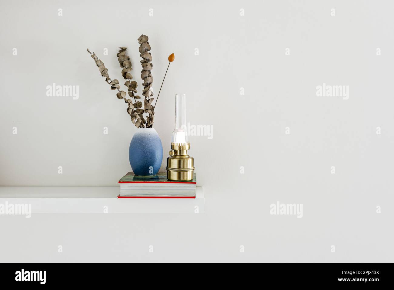 Turn table shelf hi-res stock photography and images - Alamy