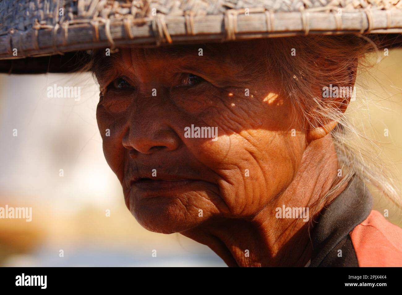 peanuts collector in Bali during thei lunch break Stock Photo - Alamy