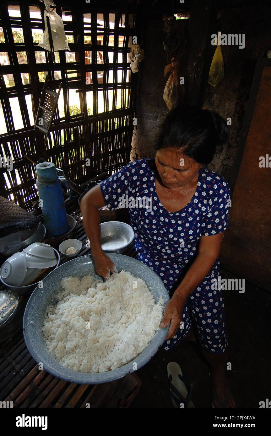 Preparation of Giagia Uli (rice bread) in a Batuan traditional house ...
