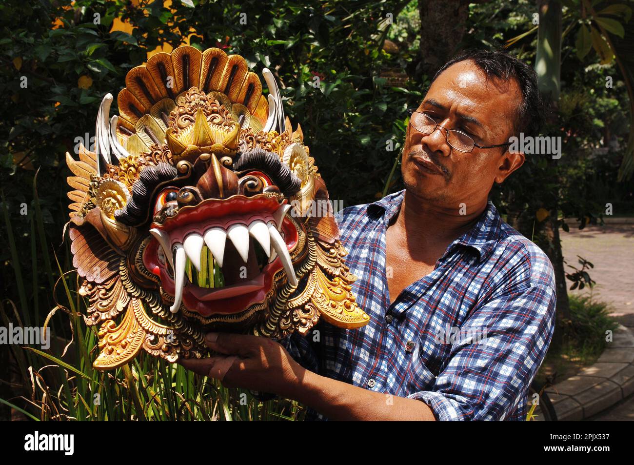 Traditional mask sculpture in the Bagus Marka Gallery wood carving at ...