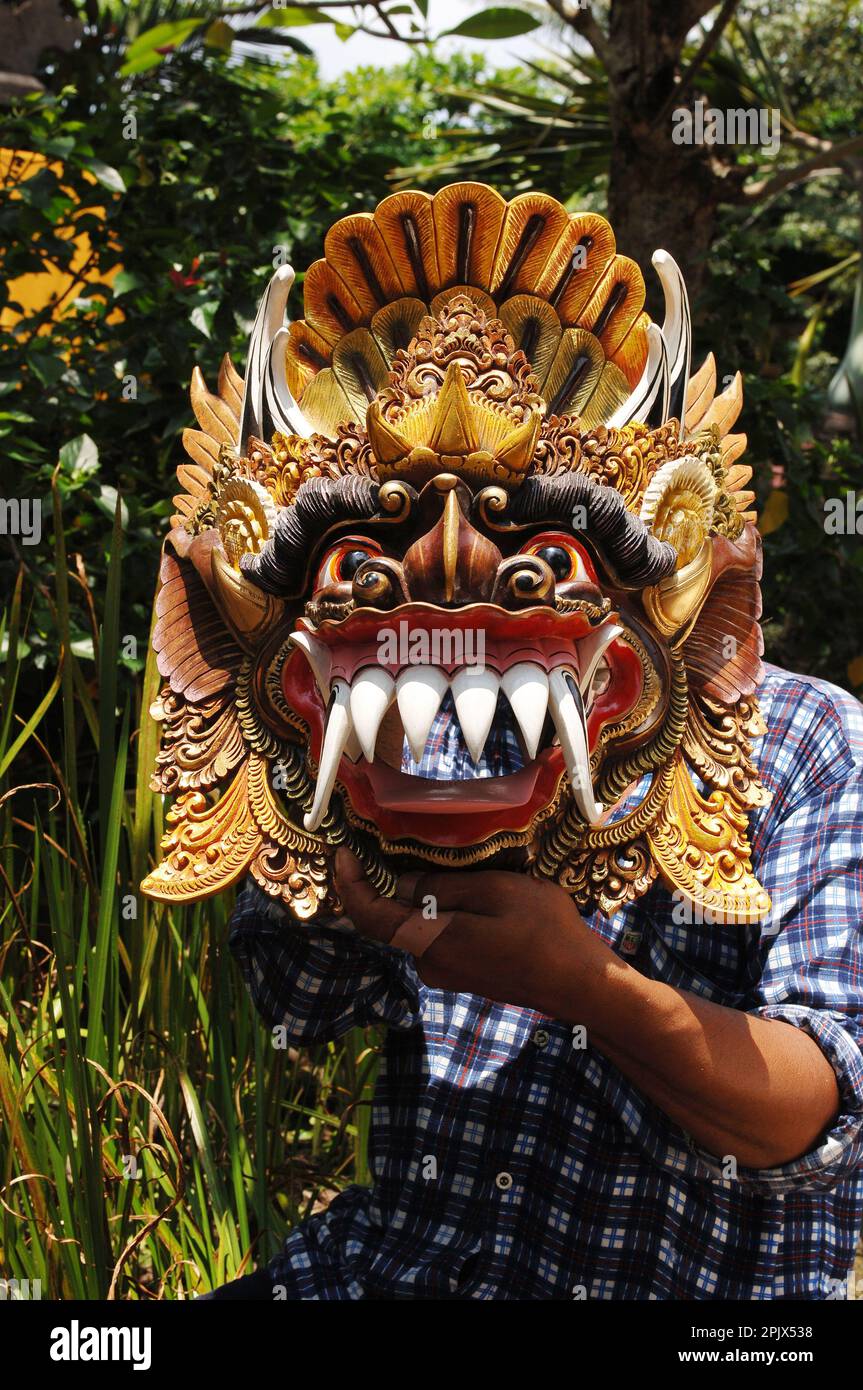 Traditional mask sculpture in the Bagus Marka Gallery wood carving at ...