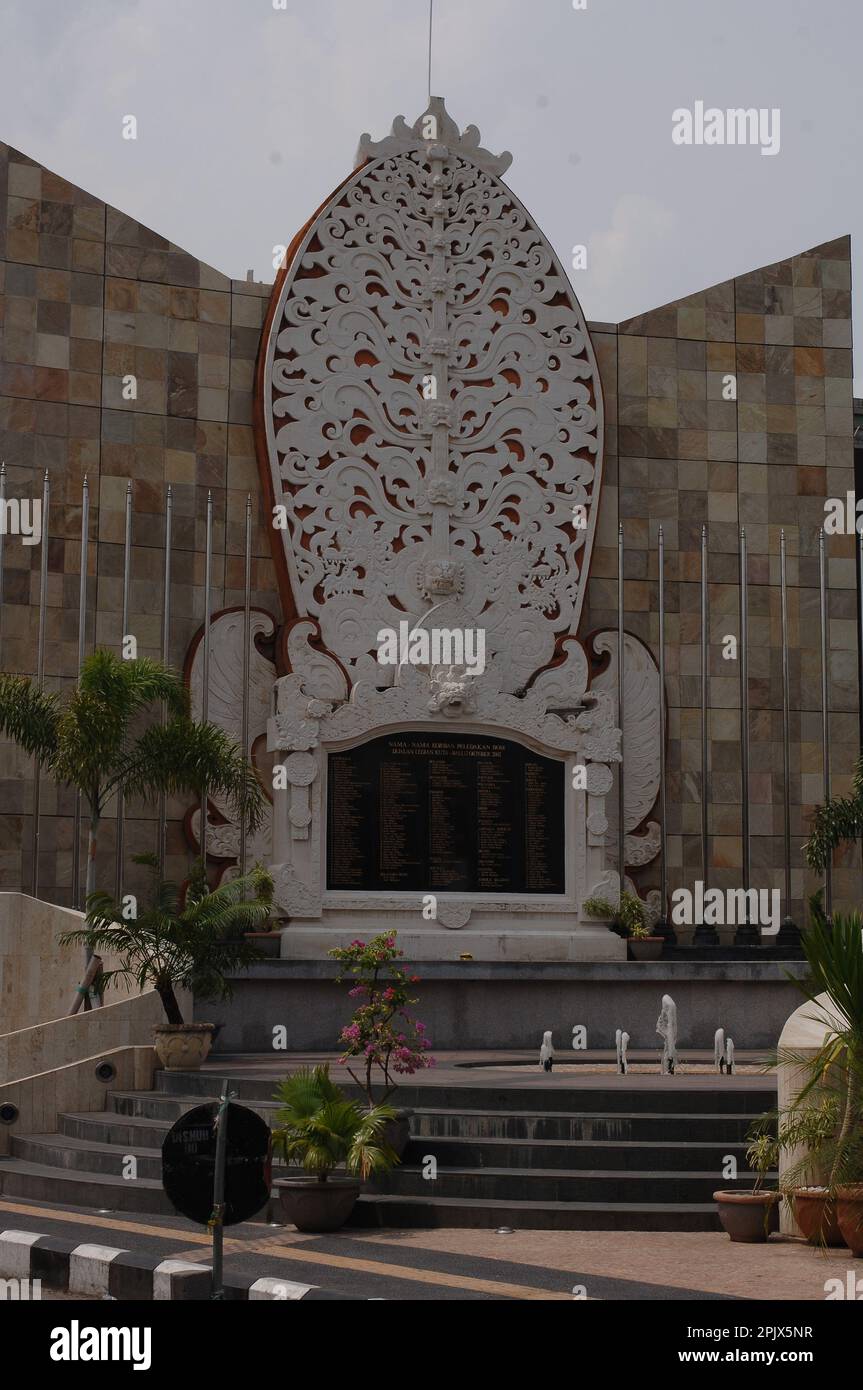 The Bali Bombing memorial at the site of the original Paddy's Pub ...
