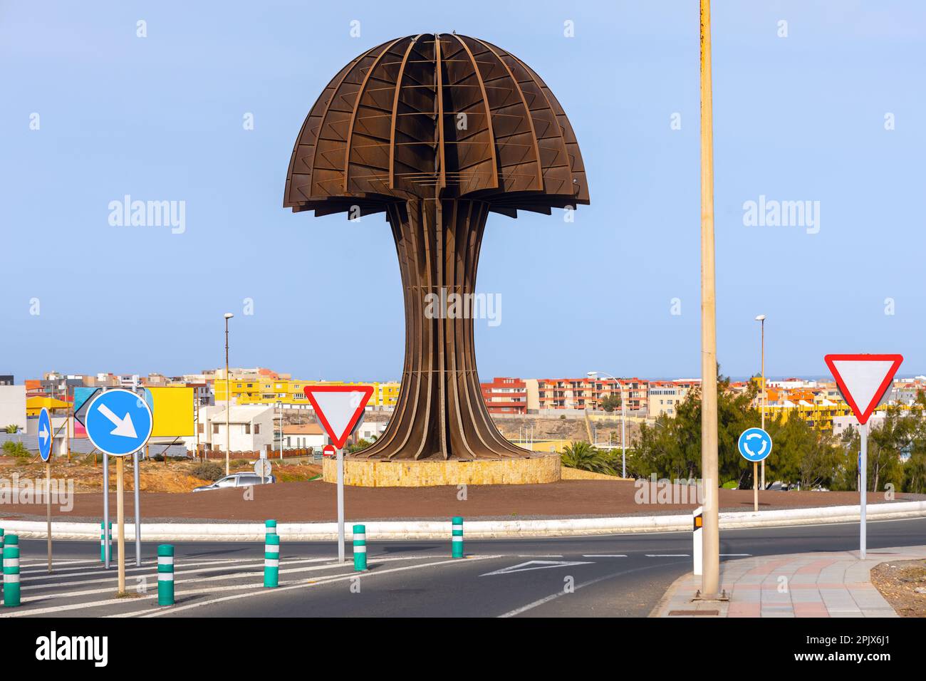 Rotonda de La Garita in Gran Canaria . Roundabout with sculpture Stock ...