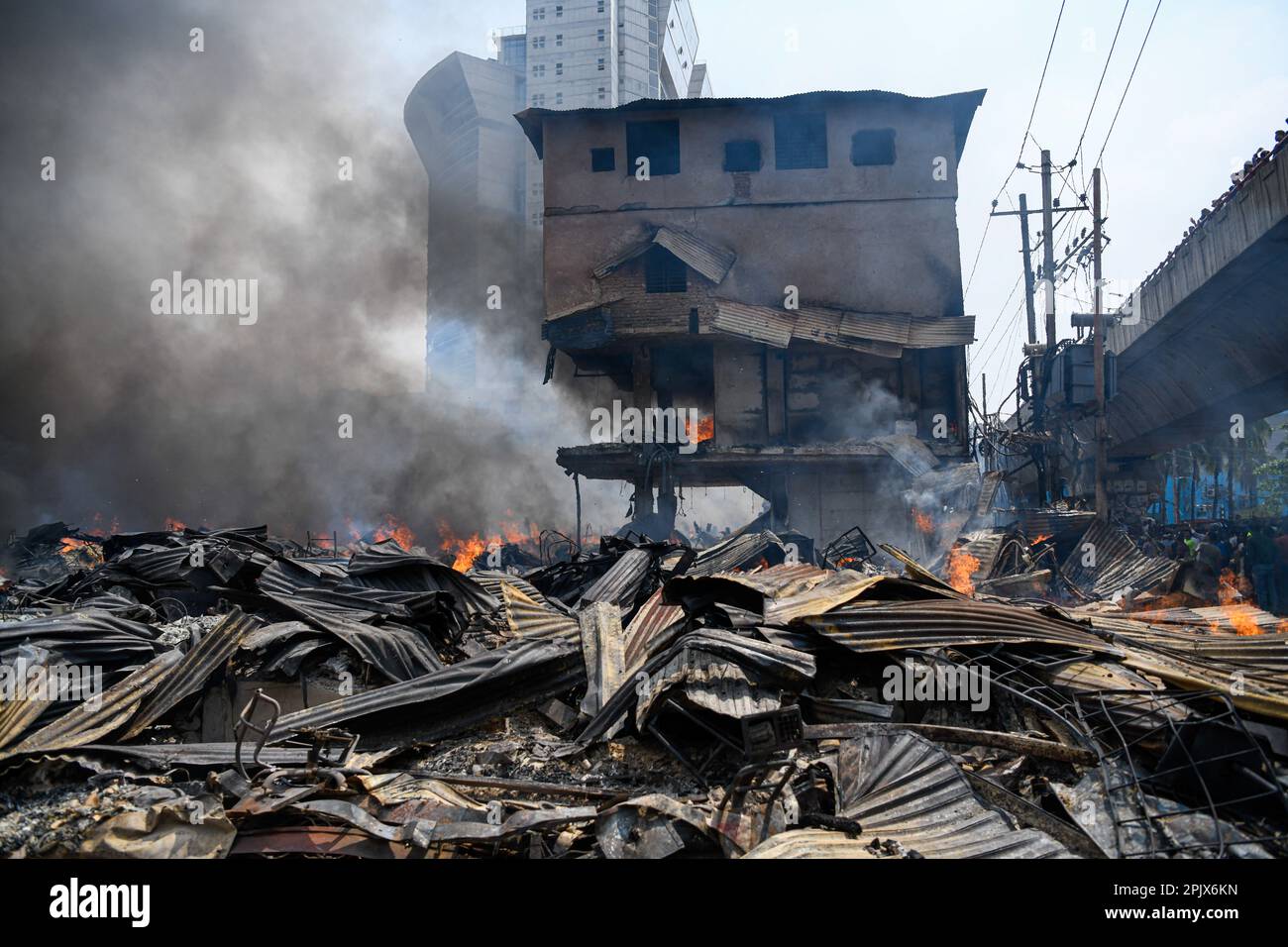 Dhaka, Bangladesh. 04th Apr, 2023. Smoke fills the air during a fire at the Bangabazar market in ...