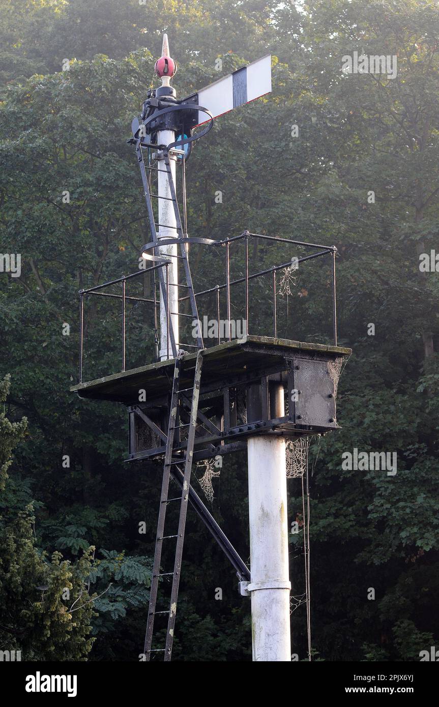 Semaphore Signal at Bewdley Station Stock Photo - Alamy