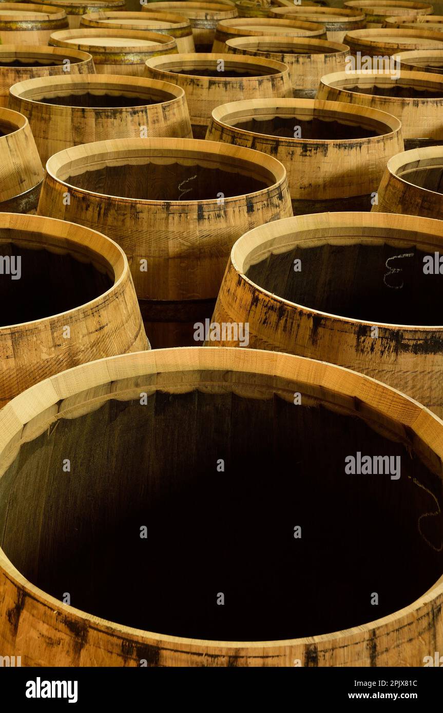 Hand made barrels hi-res stock photography and images - Alamy