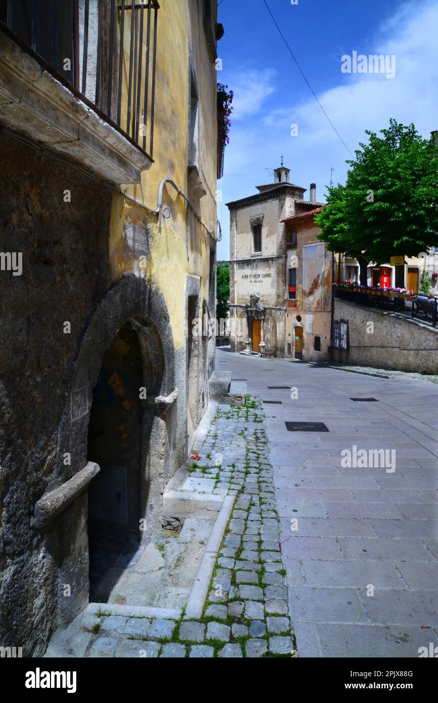 The medieval village of Scanno in Abruzzo, Italy Stock Photo - Alamy