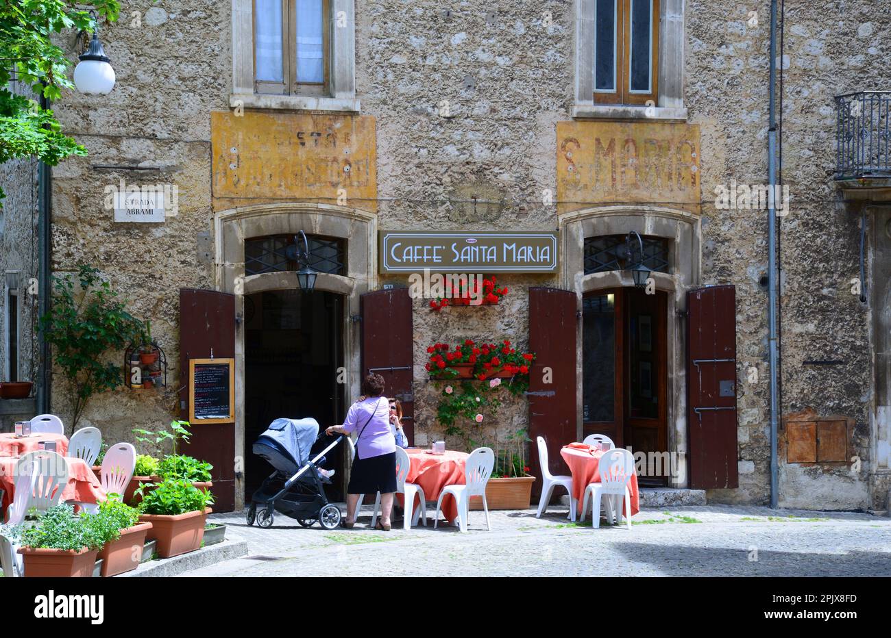The medieval village of Scanno in Abruzzo, Italy Stock Photo - Alamy