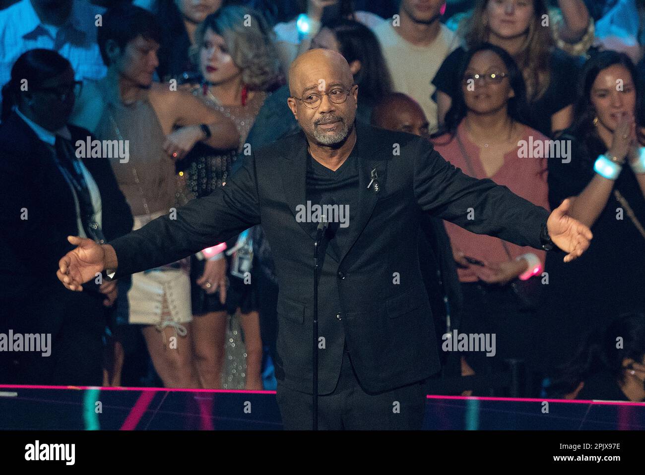 Darius Rucker presents the Video of the Year Award for "Thank God ...