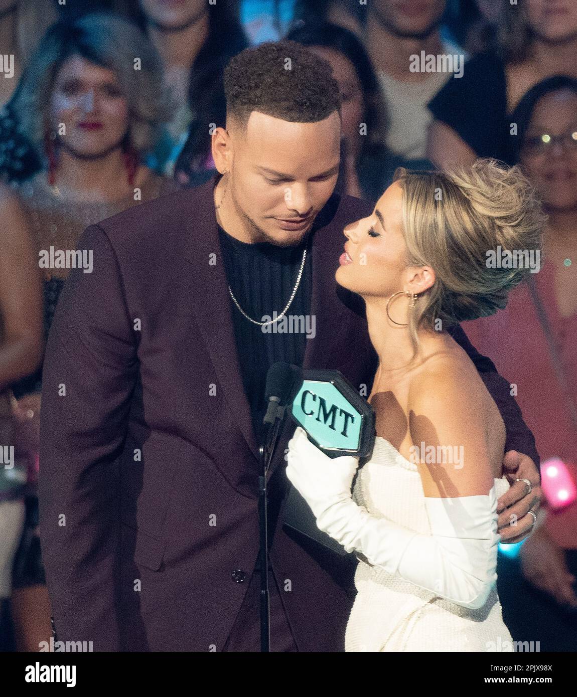Kane Brown and Katelyn Jae Brown, winners of Video of the Year for ...