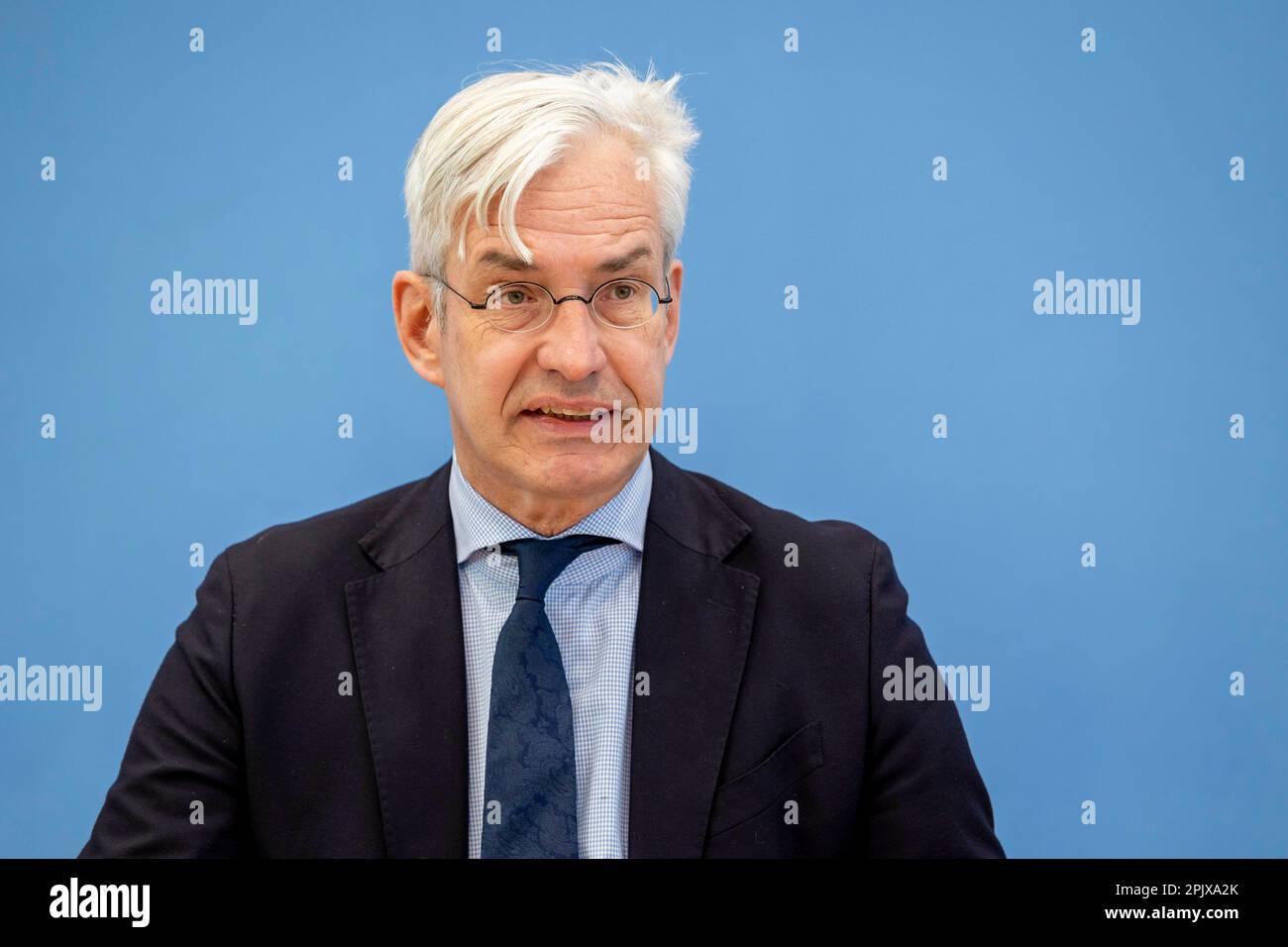 Politik politics politician federal press conference fron hi-res stock ...