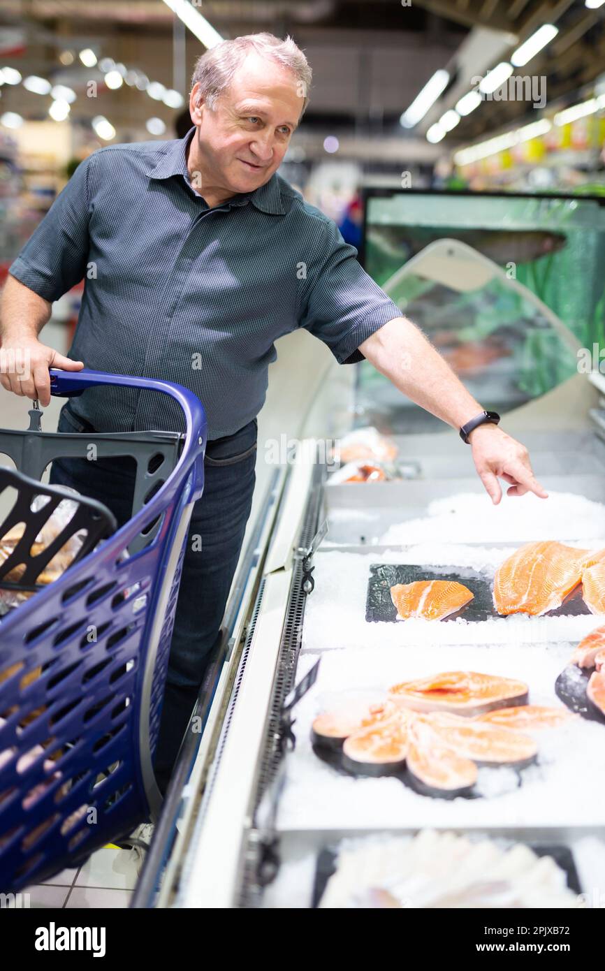 man chooses fish for festive dinner Stock Photo - Alamy