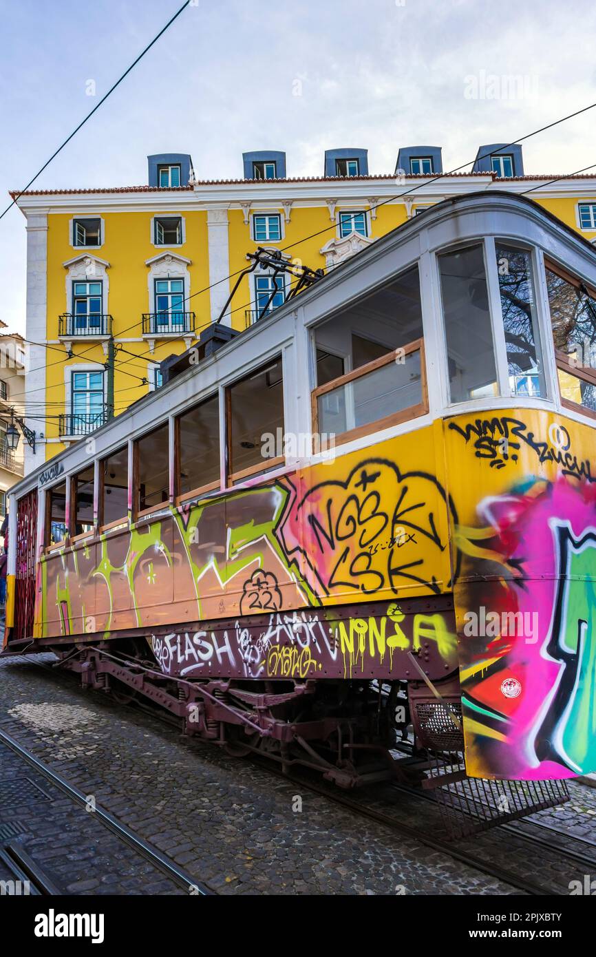 Portugal lisbon gloria funicular hi-res stock photography and images ...