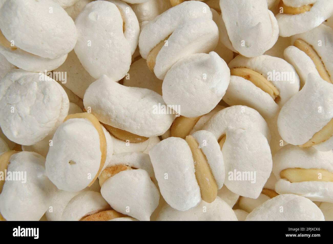 Small meringues with Bronte pistachio cream by Corrado Assenza, master ...