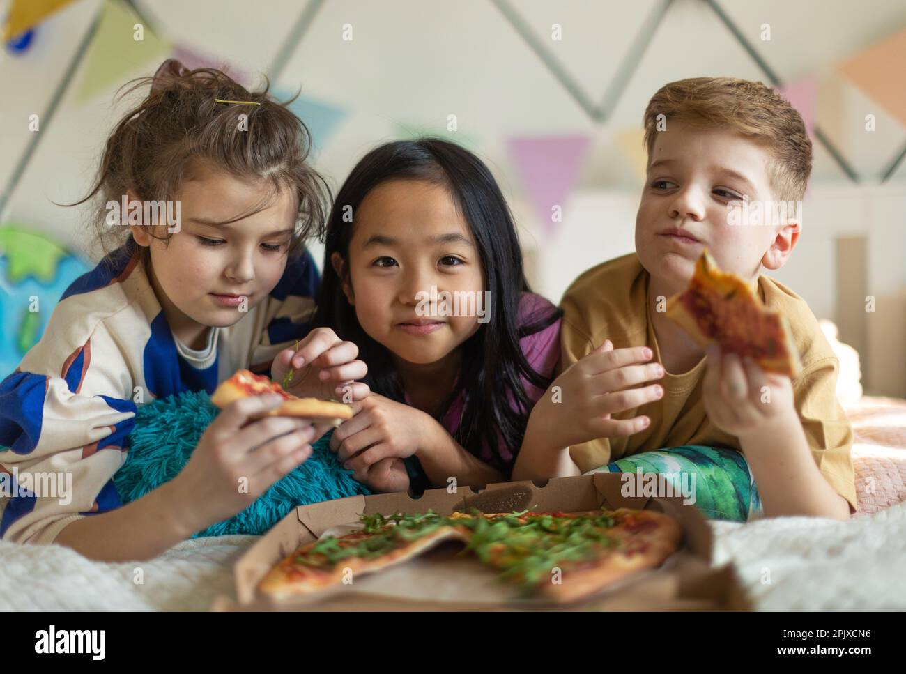 Siblings sharing birthday party hi-res stock photography and images - Alamy