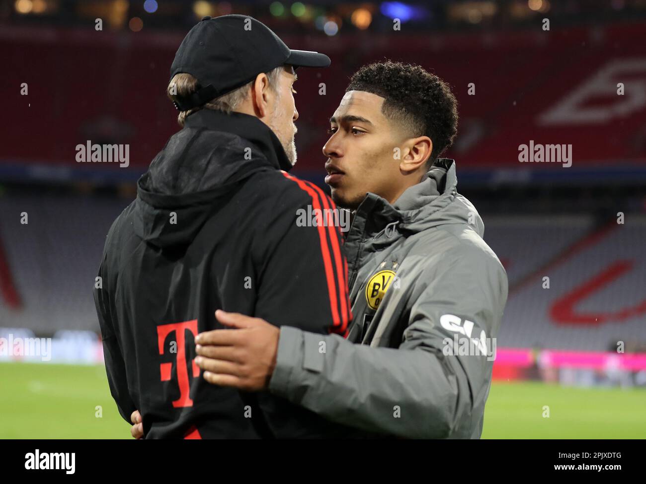 Coach Thomas Tuchel of Bayern Muenchen und Jude Bellingham of Borussia ...