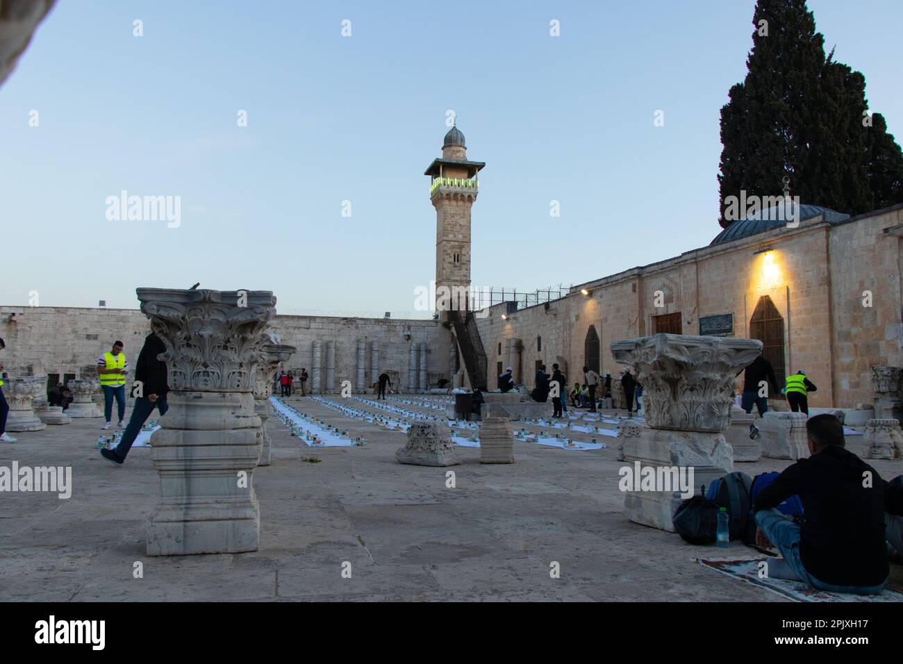 Traditional evening meal for Ramadan in Aqsa Mosque. Ramadan in ...