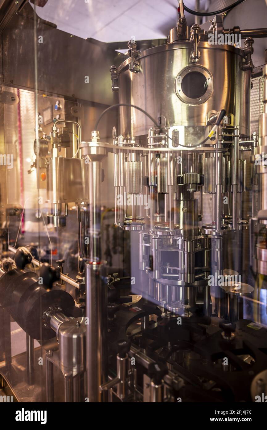 Wine bottling conveyor modern factory hi-res stock photography and ...