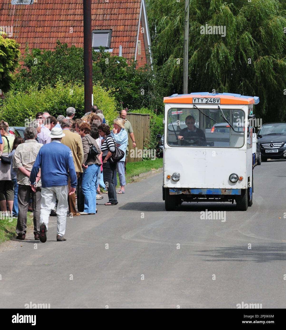 Old british milk float hi-res stock photography and images - Alamy