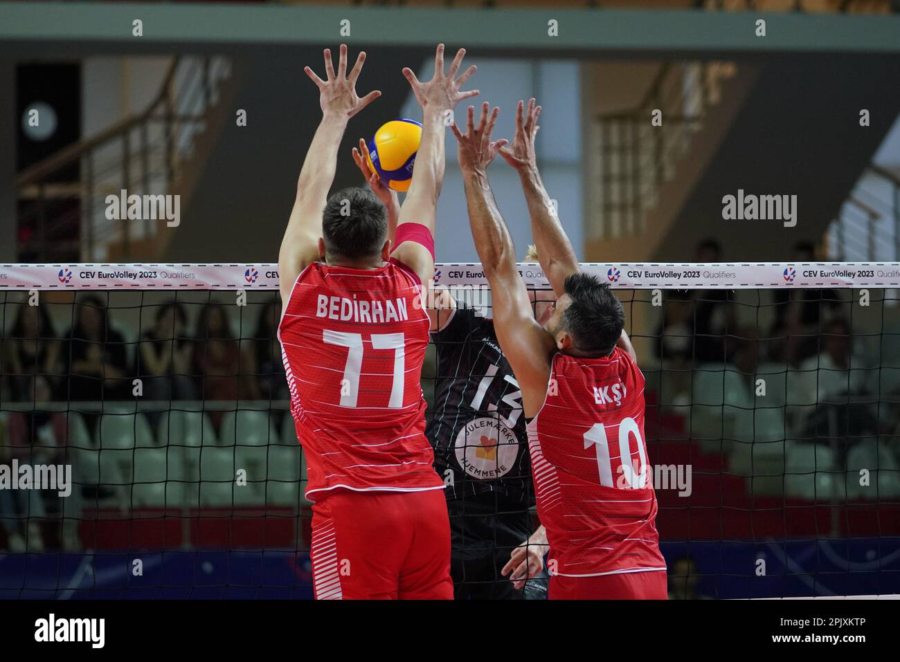 ISTANBUL, TURKIYE - AUGUST 10, 2022: Bedirhan Bulbul and Arslan Eksi in action during Turkiye ...