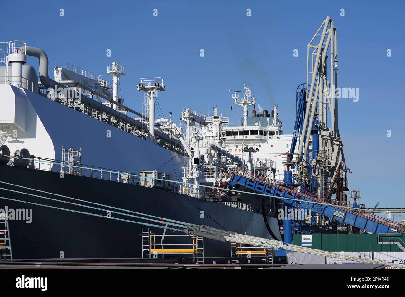 04 April 2023, Schleswig-Holstein, Brunsbüttel: The floating LNG ...