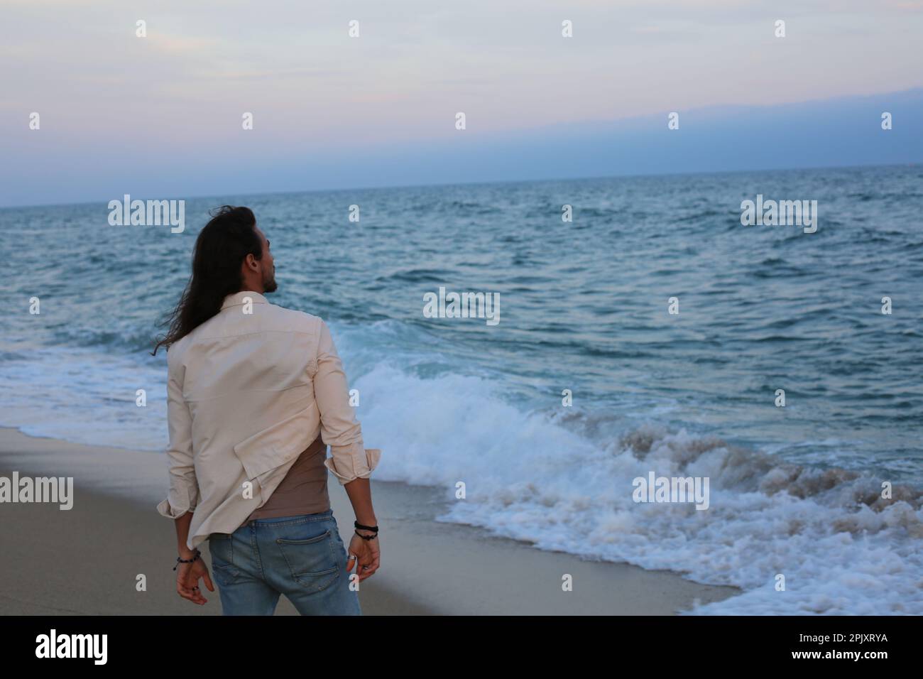 Man on ocean beach hi-res stock photography and images - Alamy
