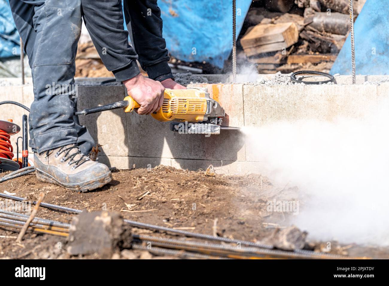 Cut bricks brick cutting hi-res stock photography and images - Alamy