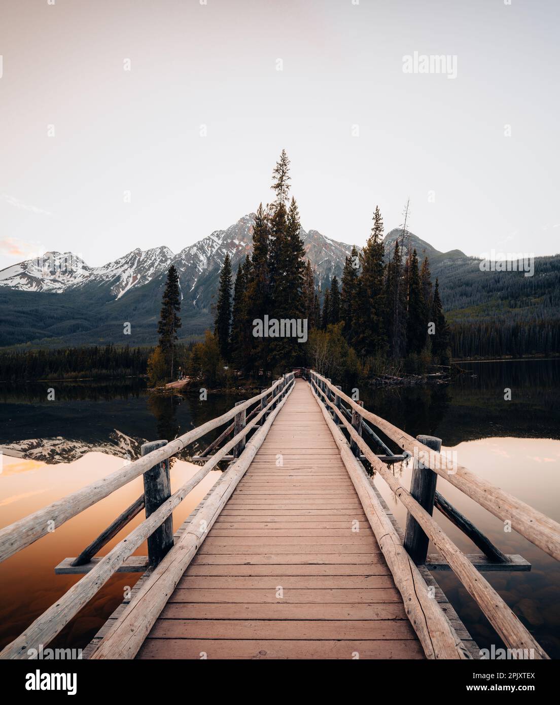 Pyramid Lake and Pyramid Island in Jasper National Park, Alberta ...