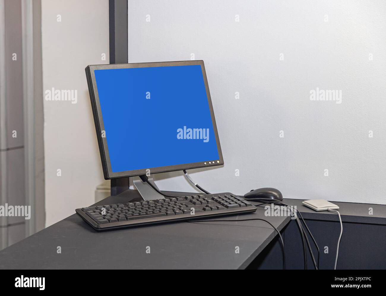 Desktop Computer Flat Screen Monitor Keyboard and Mouse at Black Table Stock Photo - Alamy