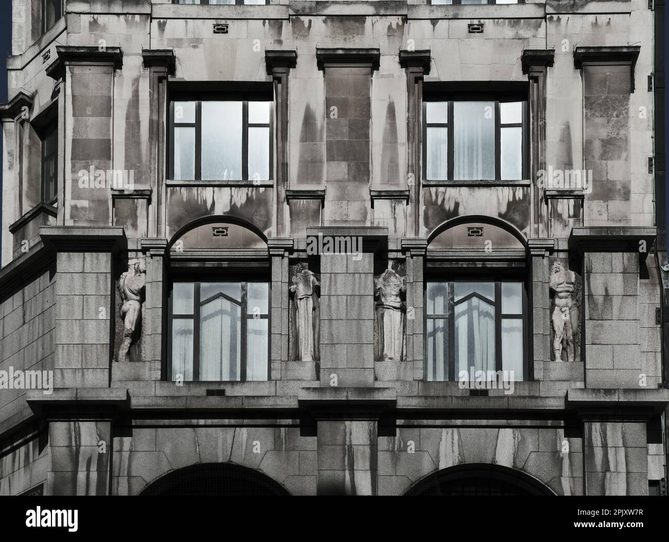 Jacob epstein sculptures hi-res stock photography and images - Alamy