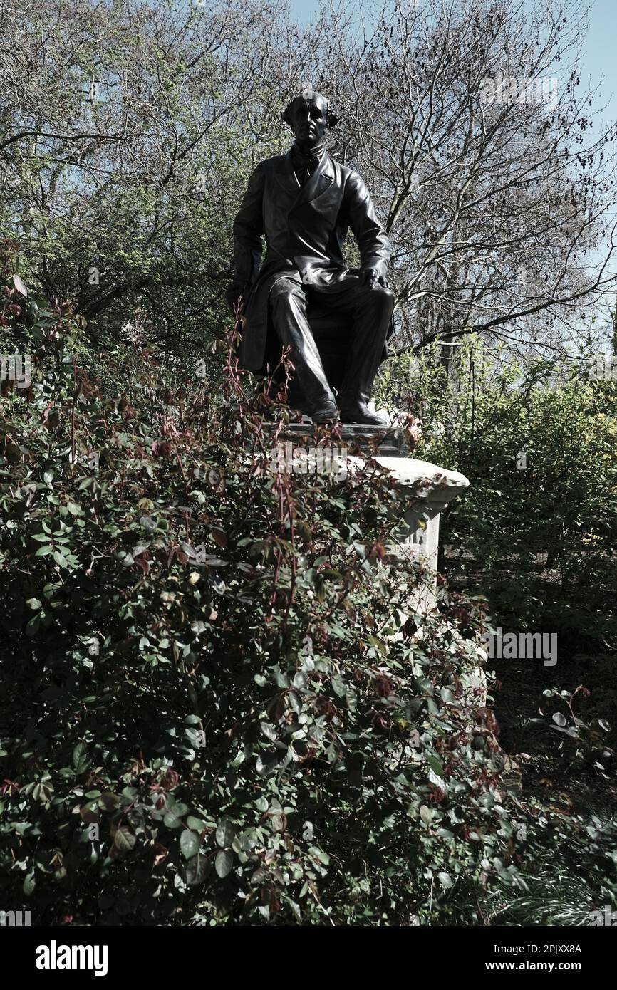 John stuart mill statue hi-res stock photography and images - Alamy