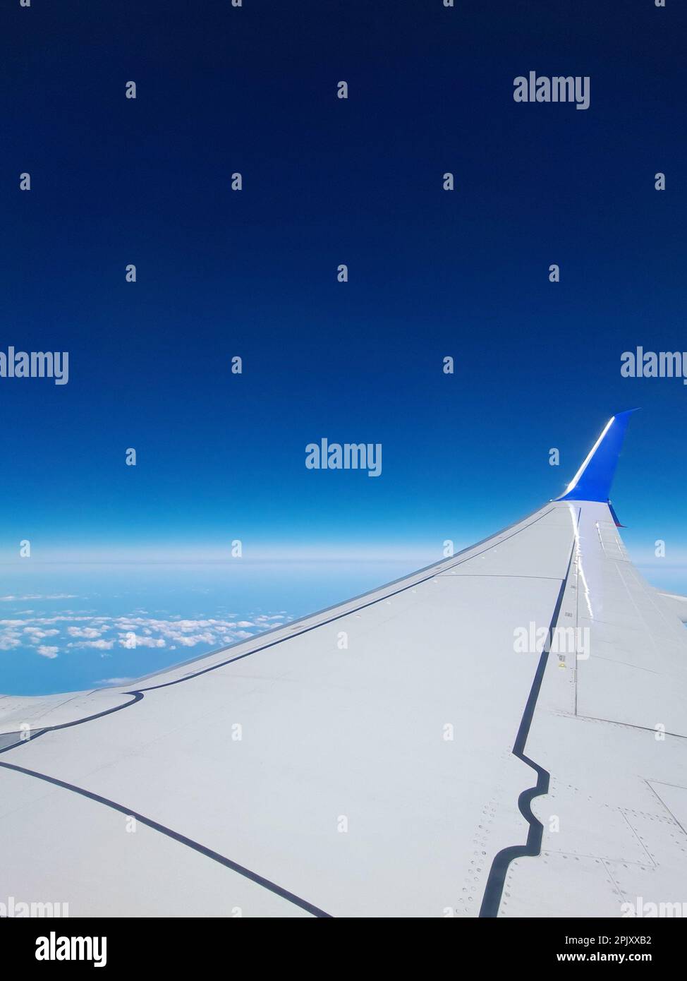 Aircraft wing on cloudscape hi-res stock photography and images - Alamy