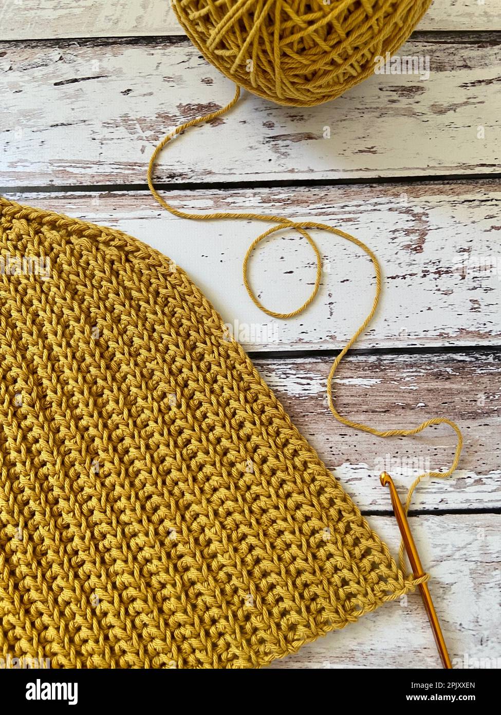 Laid yarn hi-res stock photography and images - Alamy