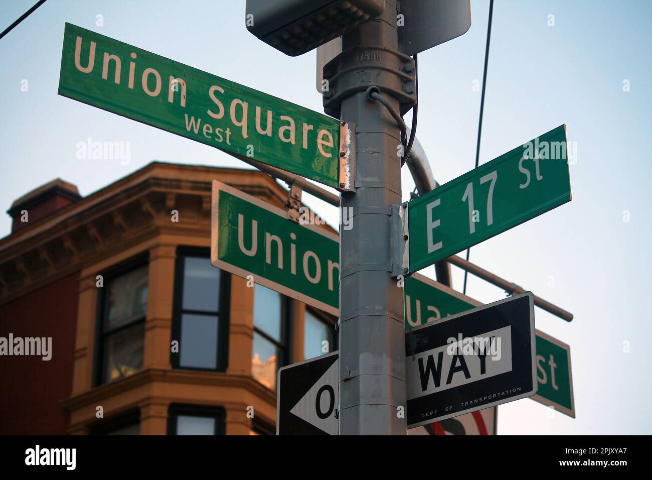 Green East 17th Street and Union Square traditional sign in Midtown ...