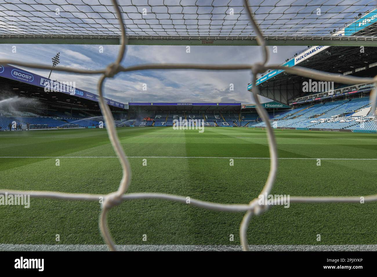Don revie stand hi-res stock photography and images - Alamy