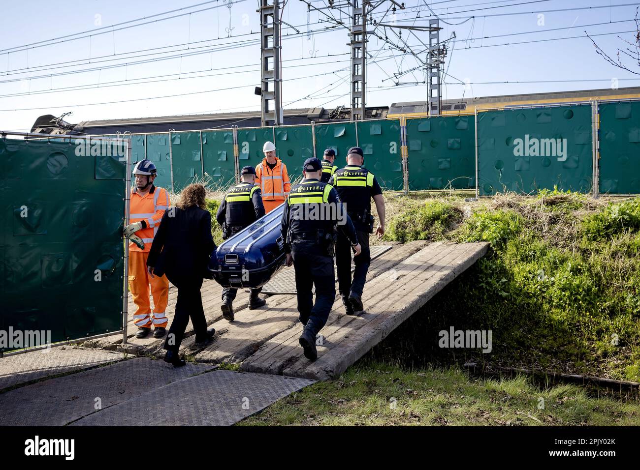 ADVANCE - Officers carry a coffin to the scene of a derailed freight ...