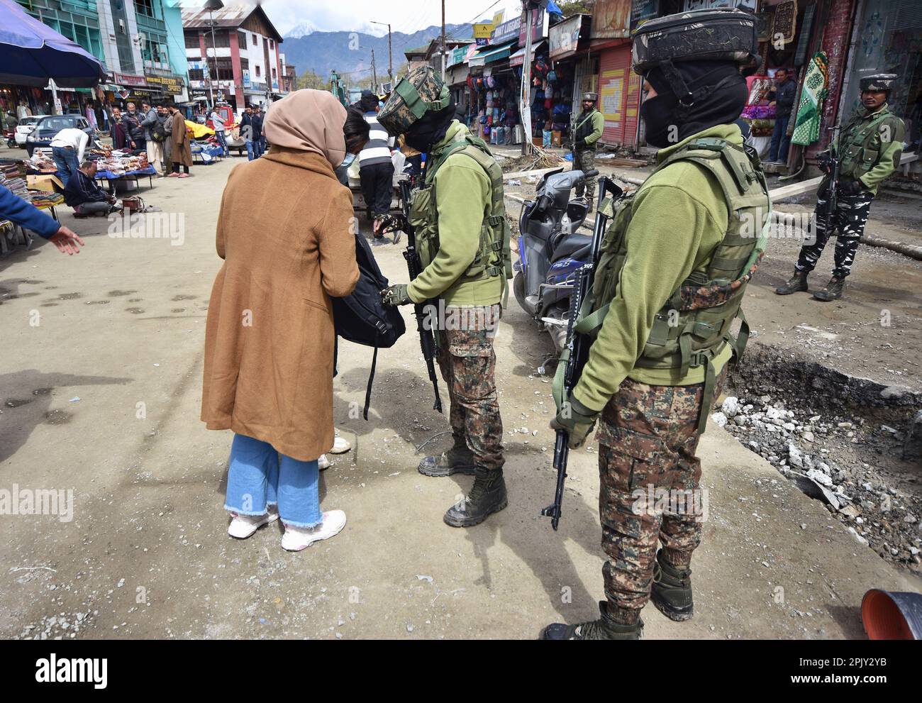Crpf troopers hi-res stock photography and images - Alamy