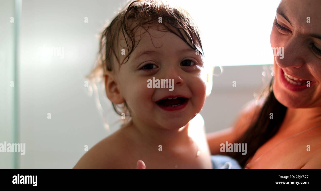 Bath mother baby kiss woman hi-res stock photography and images - Alamy