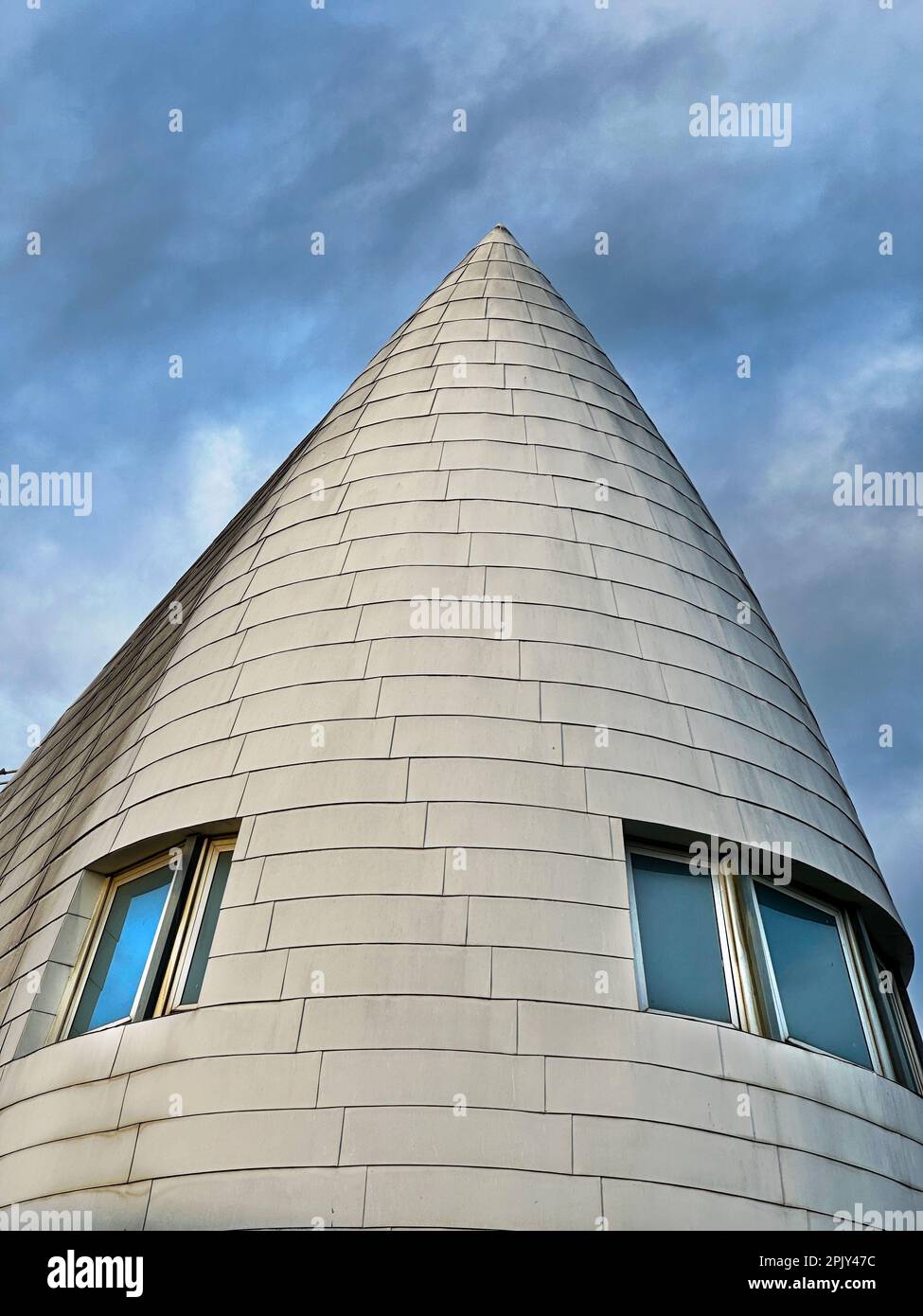 Futuristic house hi-res stock photography and images - Alamy