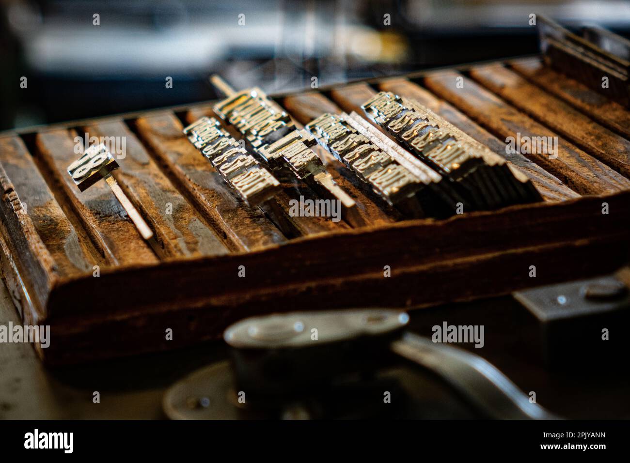 Setting font hi-res stock photography and images - Alamy
